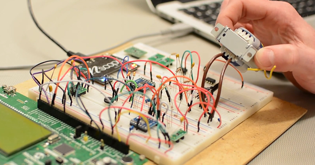 ‘Lab in a Backpack’ Revitalizes Electronics Class | News | Northwestern ...