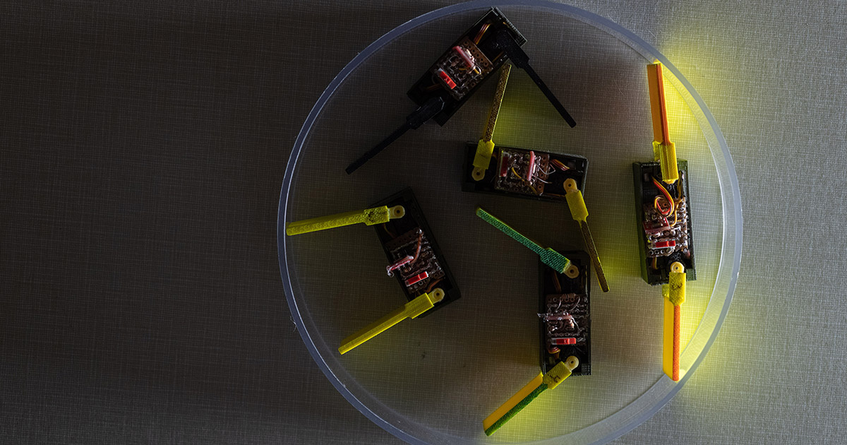 Shape-shifting Robot Built from ‘Smarticles’ Shows New Locomotion ...