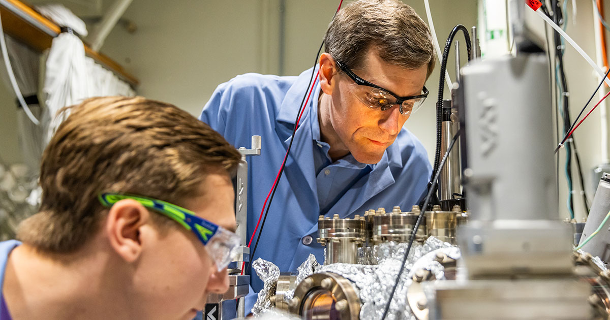 Mastering Materials for a Renewable World | Magazine | Northwestern ...